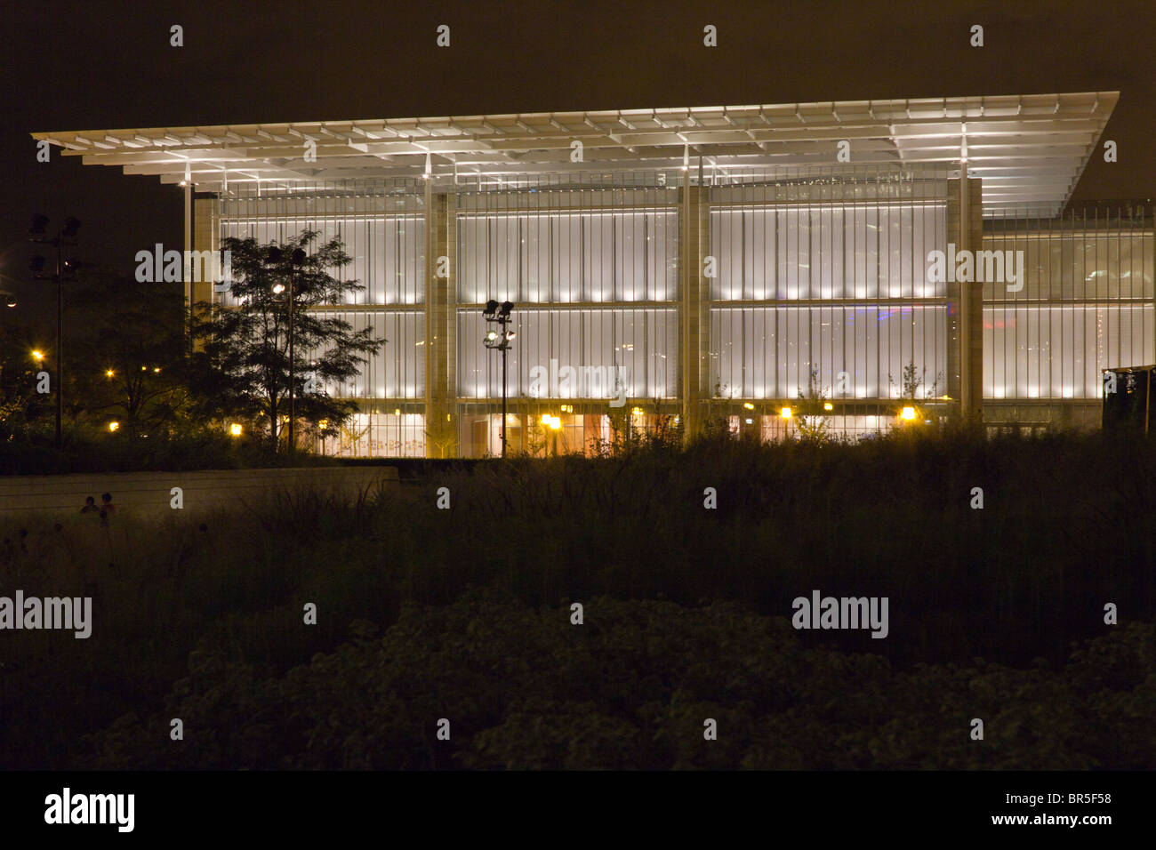Art Institute of Chicago Modern Wing, designed by Renzo Piano, opened ...