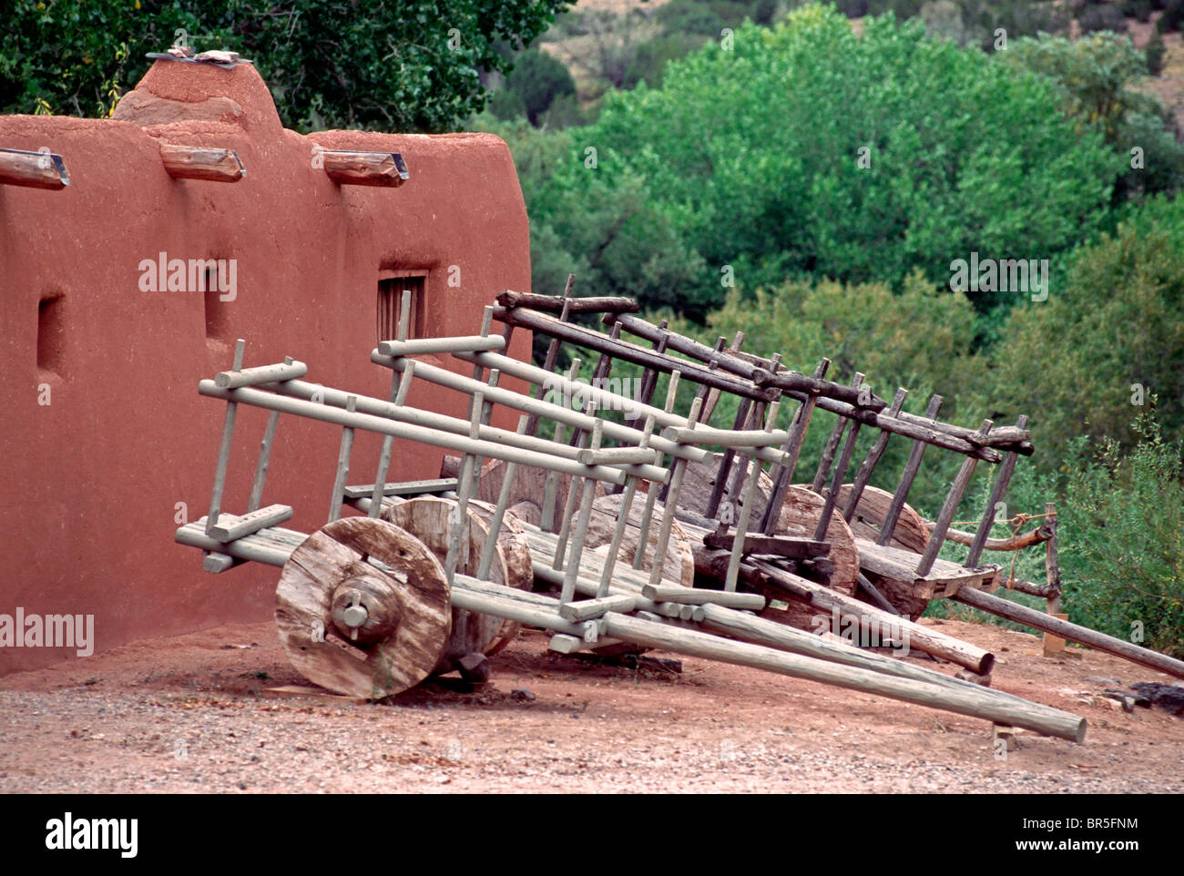 Wooden Colonial Cart High Resolution Stock Photography and Images - Alamy