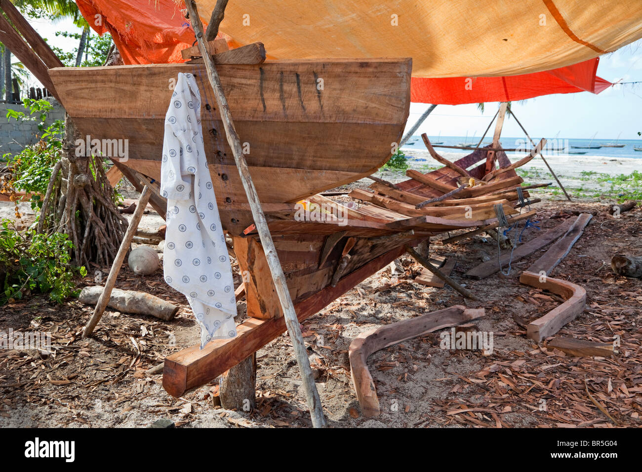 Tanzania zanzibar nungwi dhow building hi-res stock photography and ...