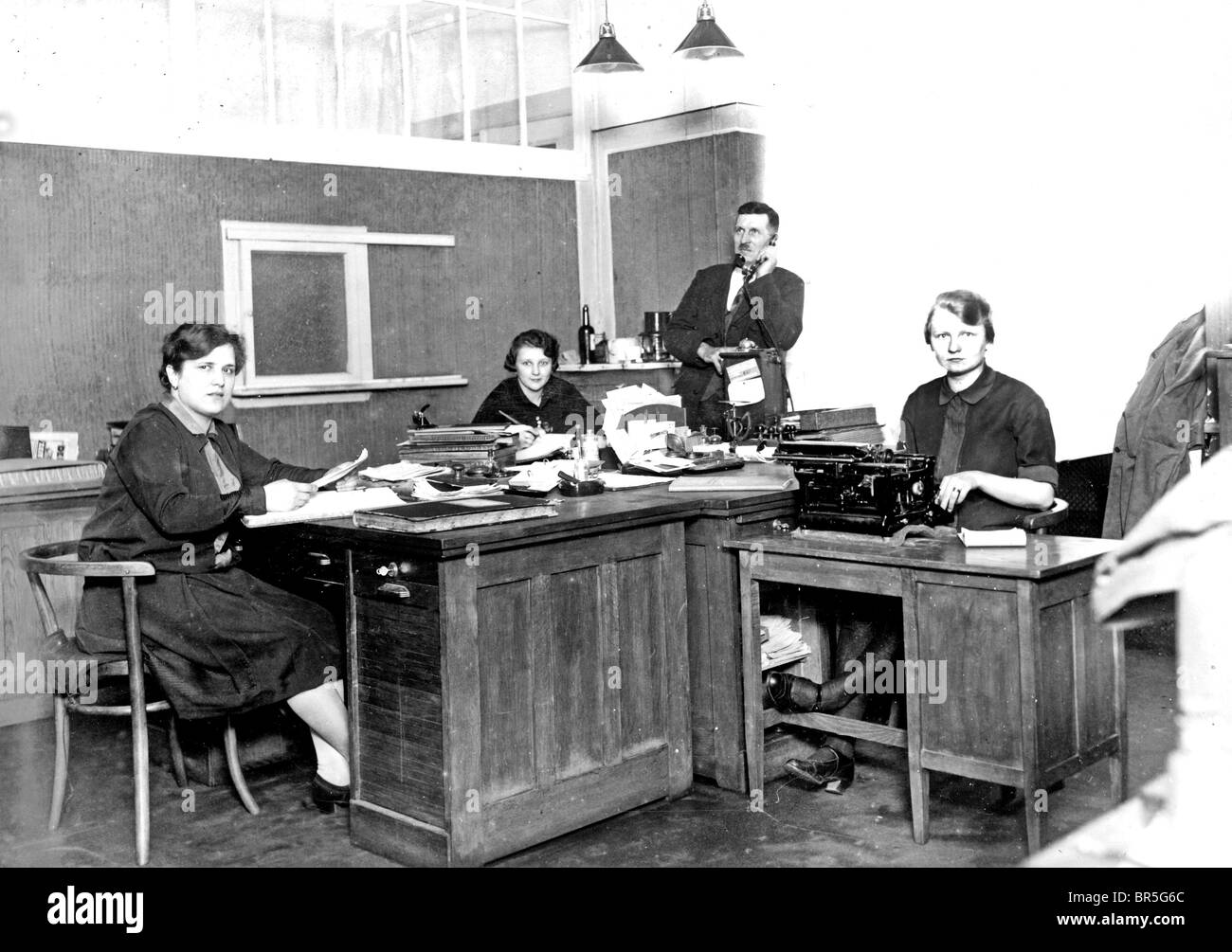 Secretaries 1920 hi-res stock photography and images - Alamy