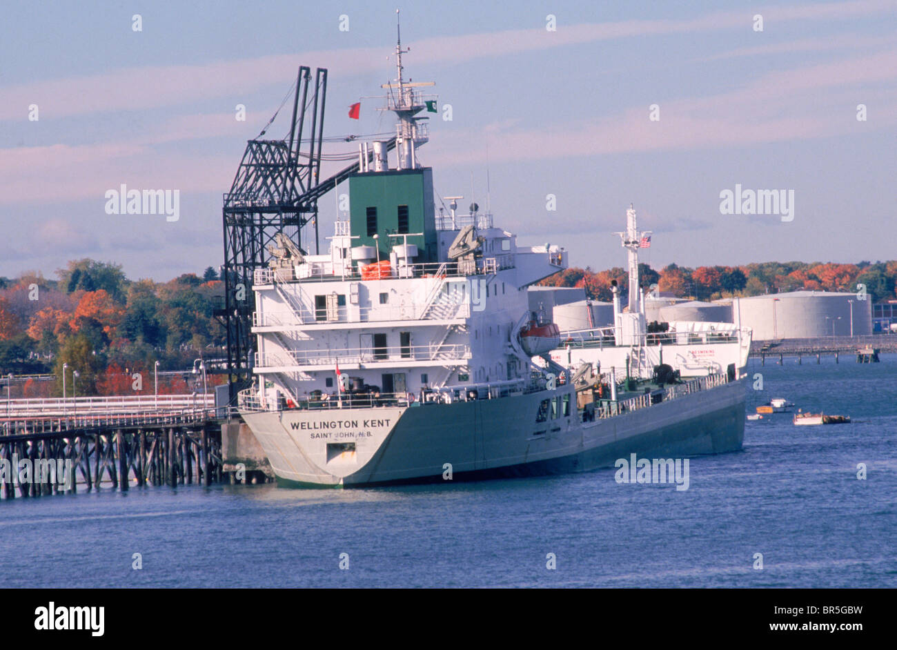 tanker at unloading platform Stock Photo - Alamy