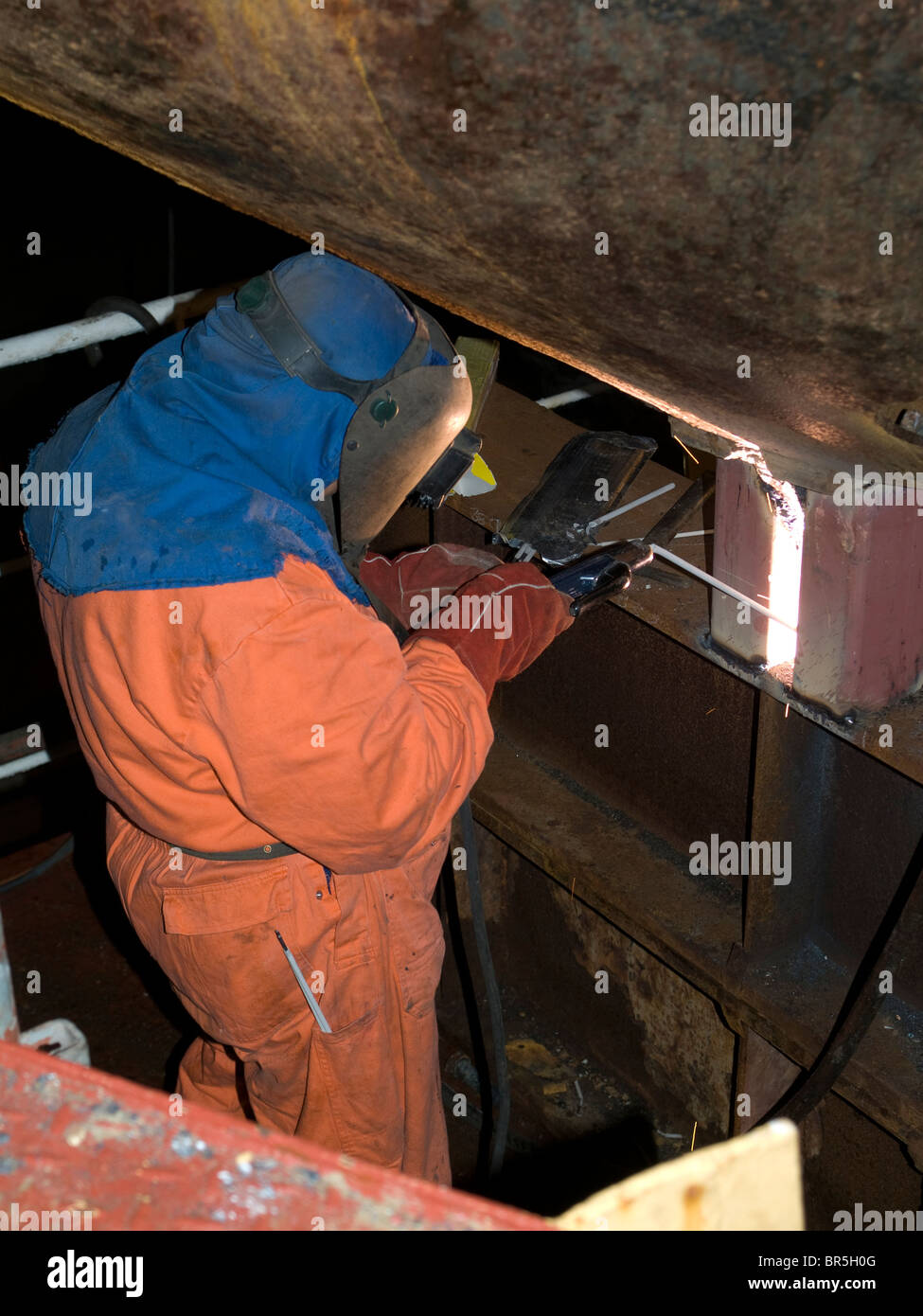 welder working at night Stock Photo - Alamy