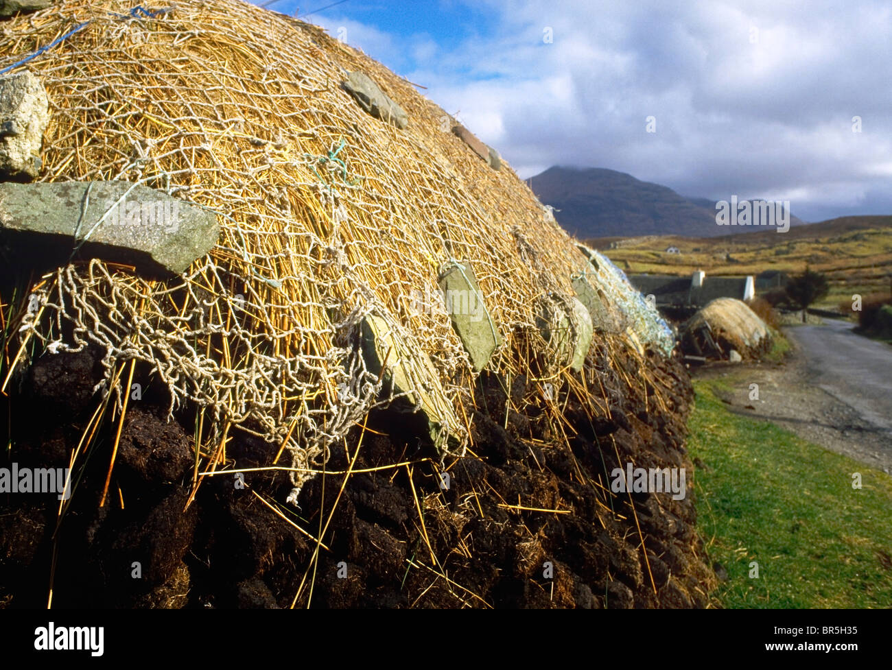 Turf House Ireland High Resolution Stock Photography and Images - Alamy