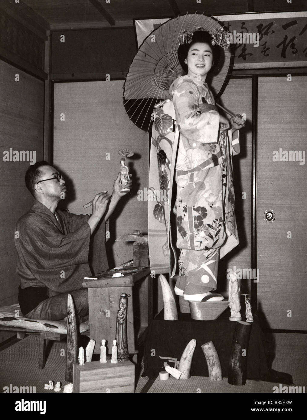 Historic photograph, geisha posing, around 1928 Stock Photo - Alamy