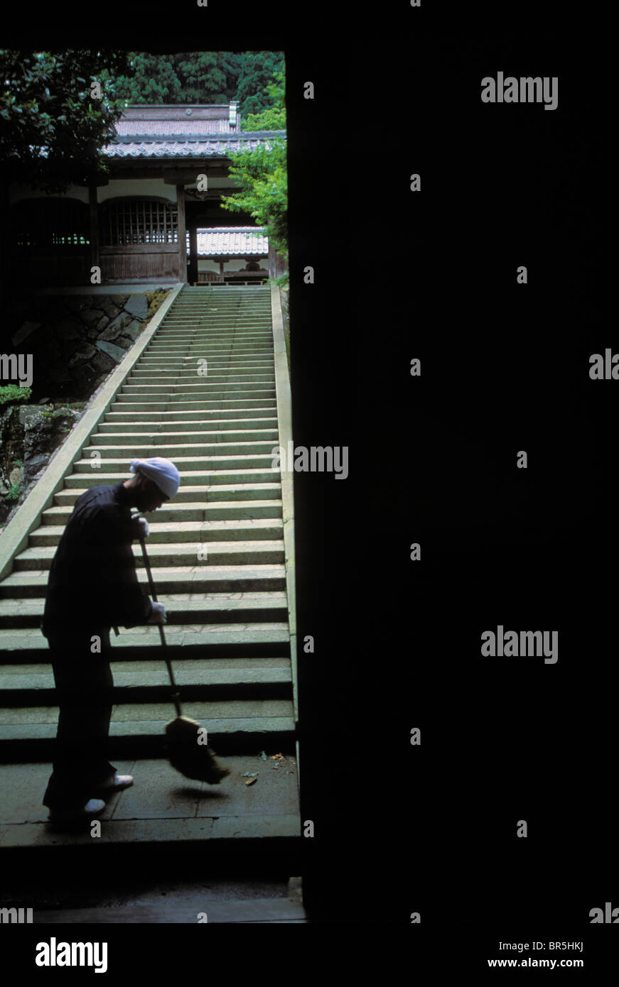 A monk sweeping at Elheiji Temple Japan Stock Photo - Alamy