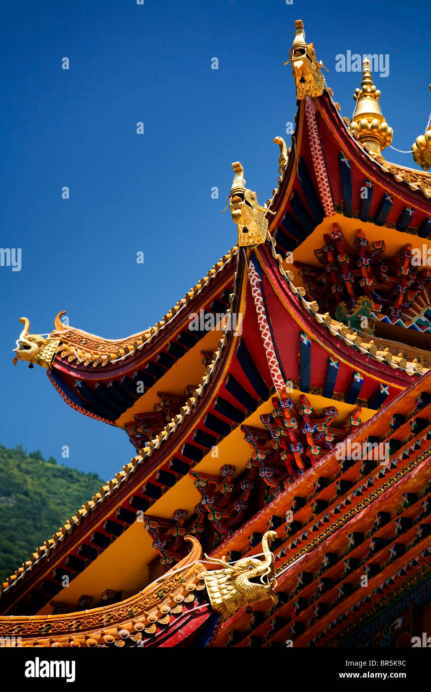 the decorative roof of a Chinese pagoda China Stock Photo - Alamy