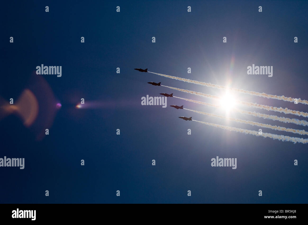 Red arrows silhouette hi-res stock photography and images - Alamy