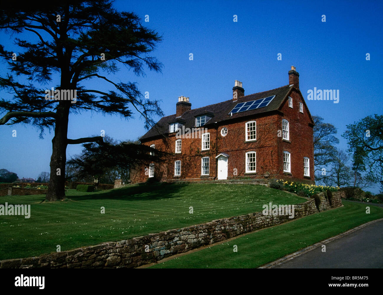 Solar panels ireland hi-res stock photography and images - Alamy