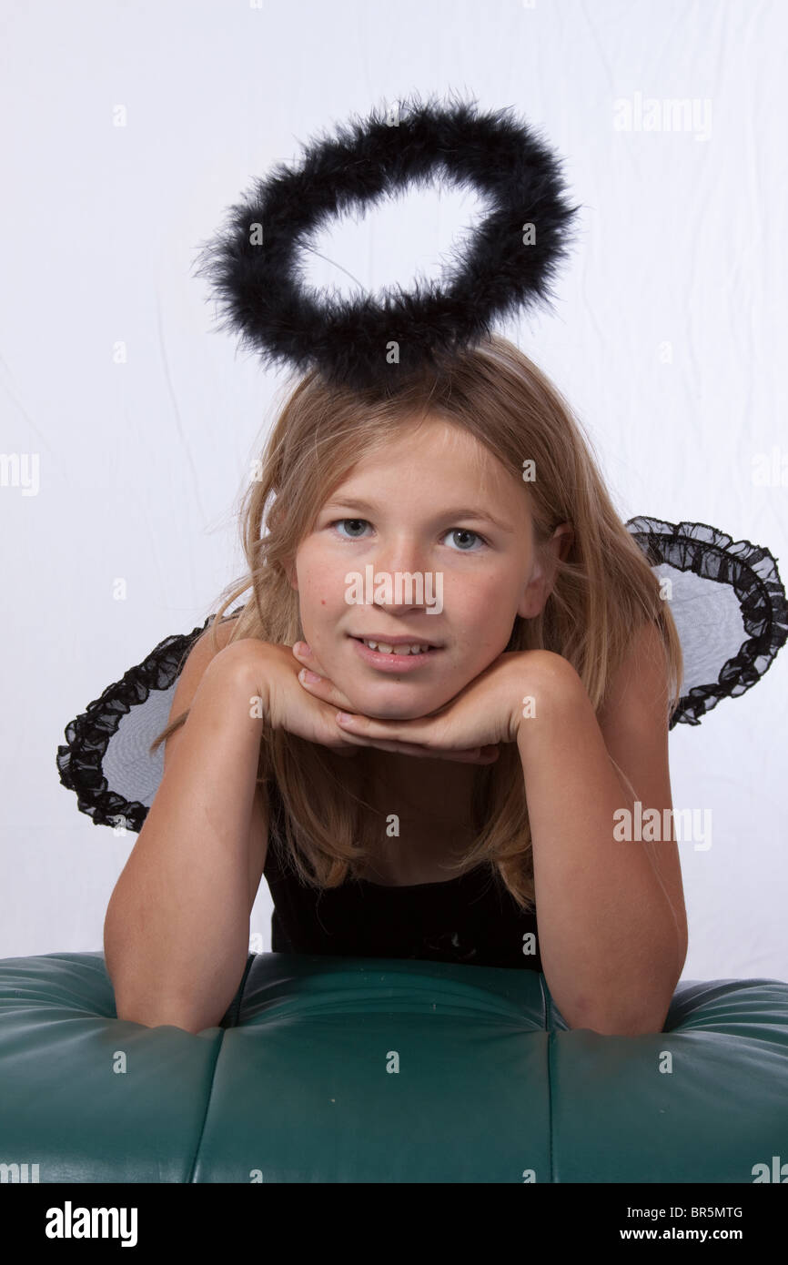 Black angel hi-res stock photography and images - Alamy