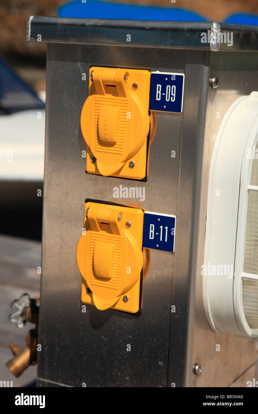 Power docks hi-res stock photography and images - Alamy