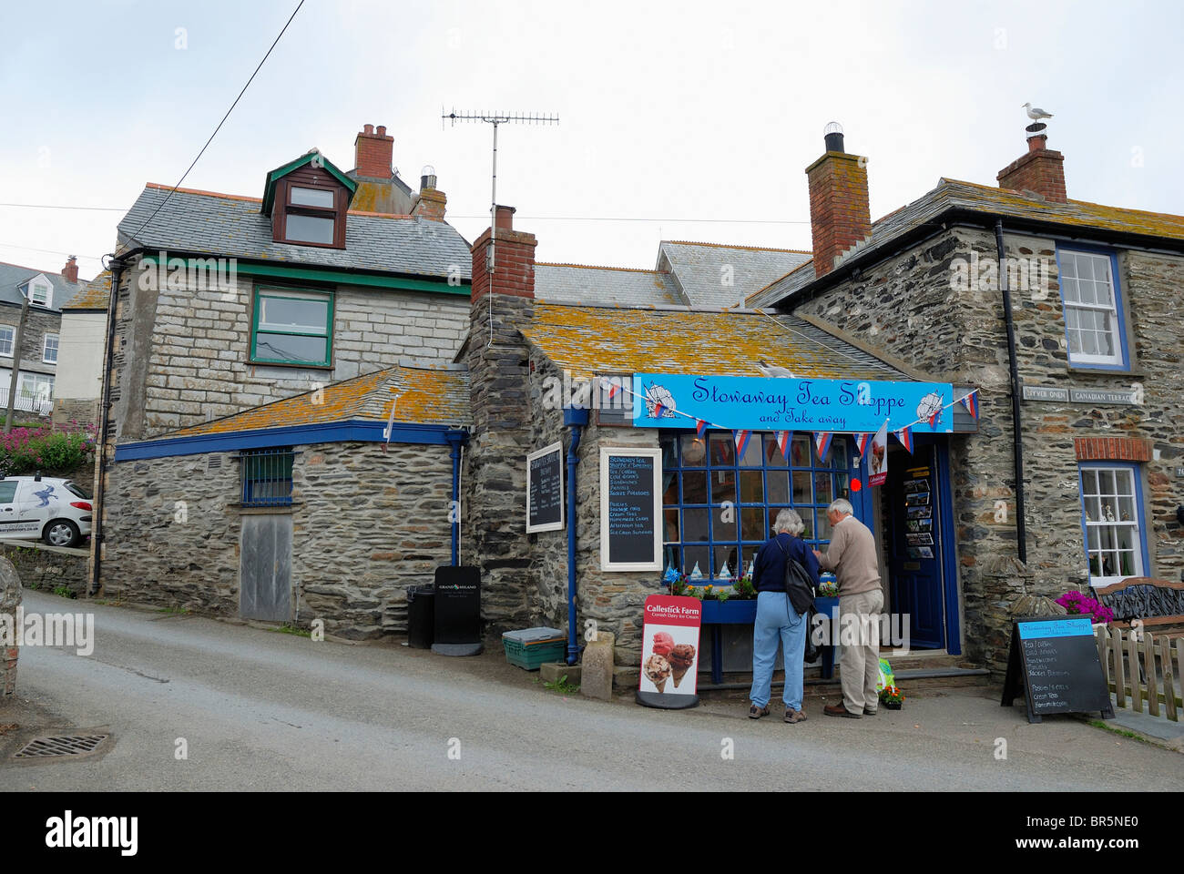 stowaway tea shop port isaac cornwall Stock Photo - Alamy