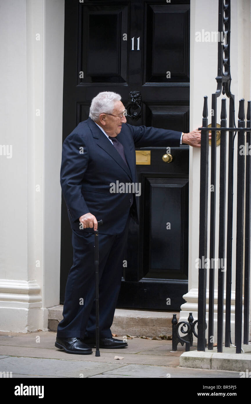 Henry Kissinger arrives 11 downing Street residence of Chancellor of ...