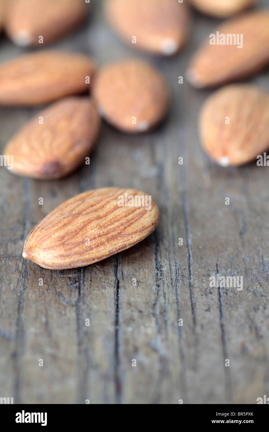Almonds hi-res stock photography and images - Alamy