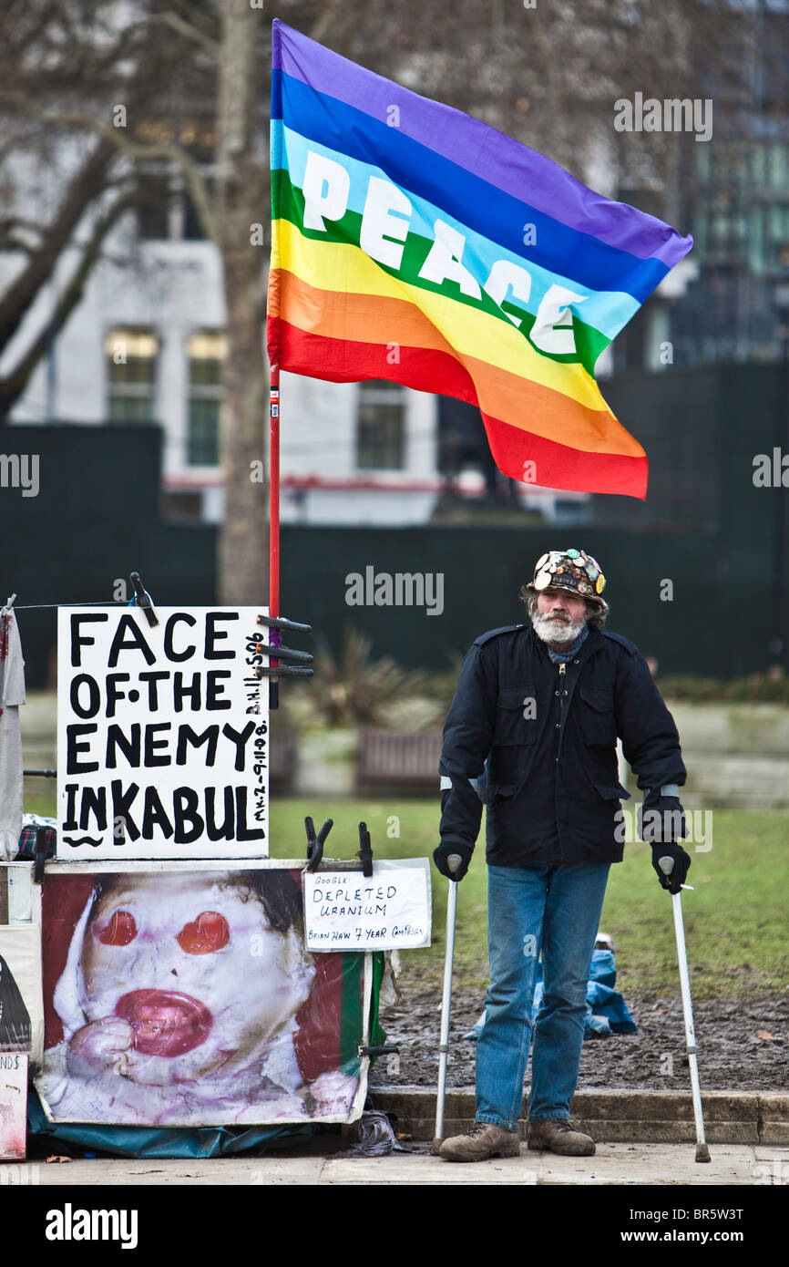 Brian haw veteran peace protestor hi-res stock photography and images ...