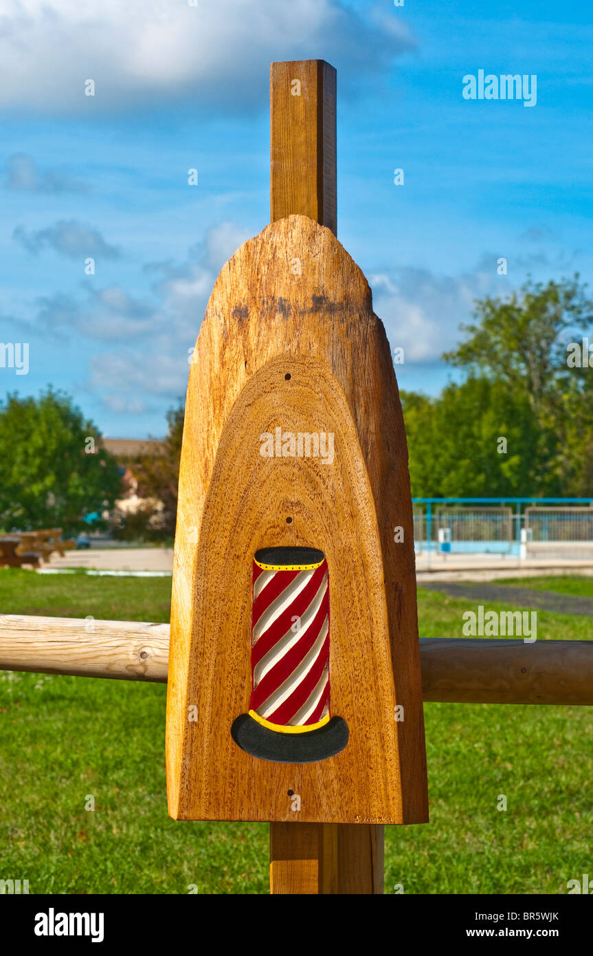 Hand painted wooden sign hi-res stock photography and images - Alamy