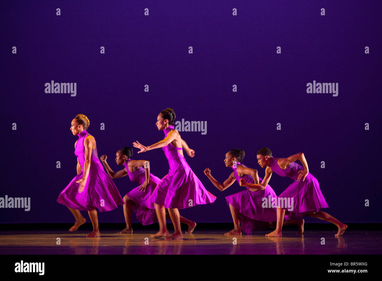 Modern dancers alvin ailey hi-res stock photography and images - Alamy