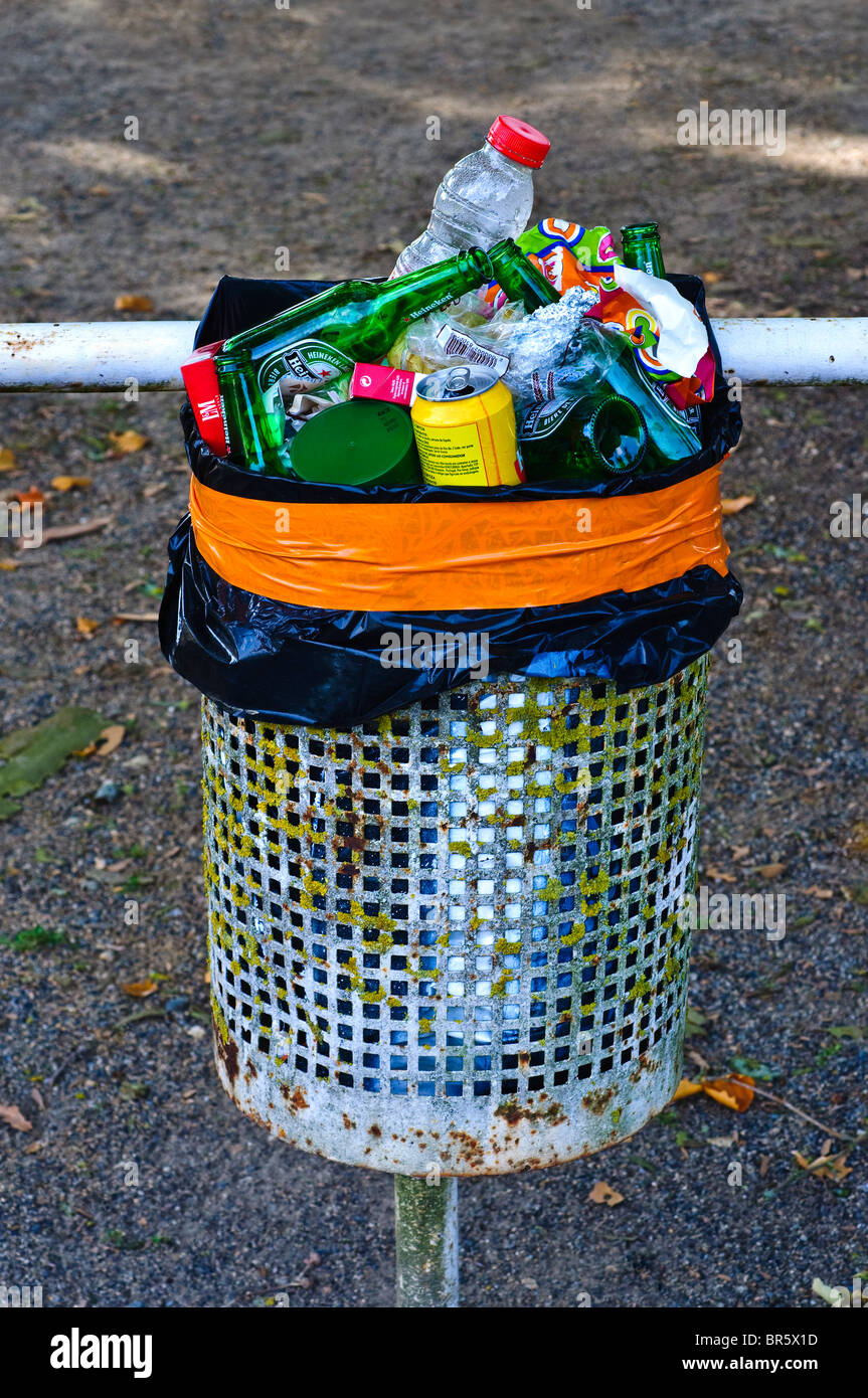 Waste full rubbish bottles cans hi-res stock photography and images - Alamy