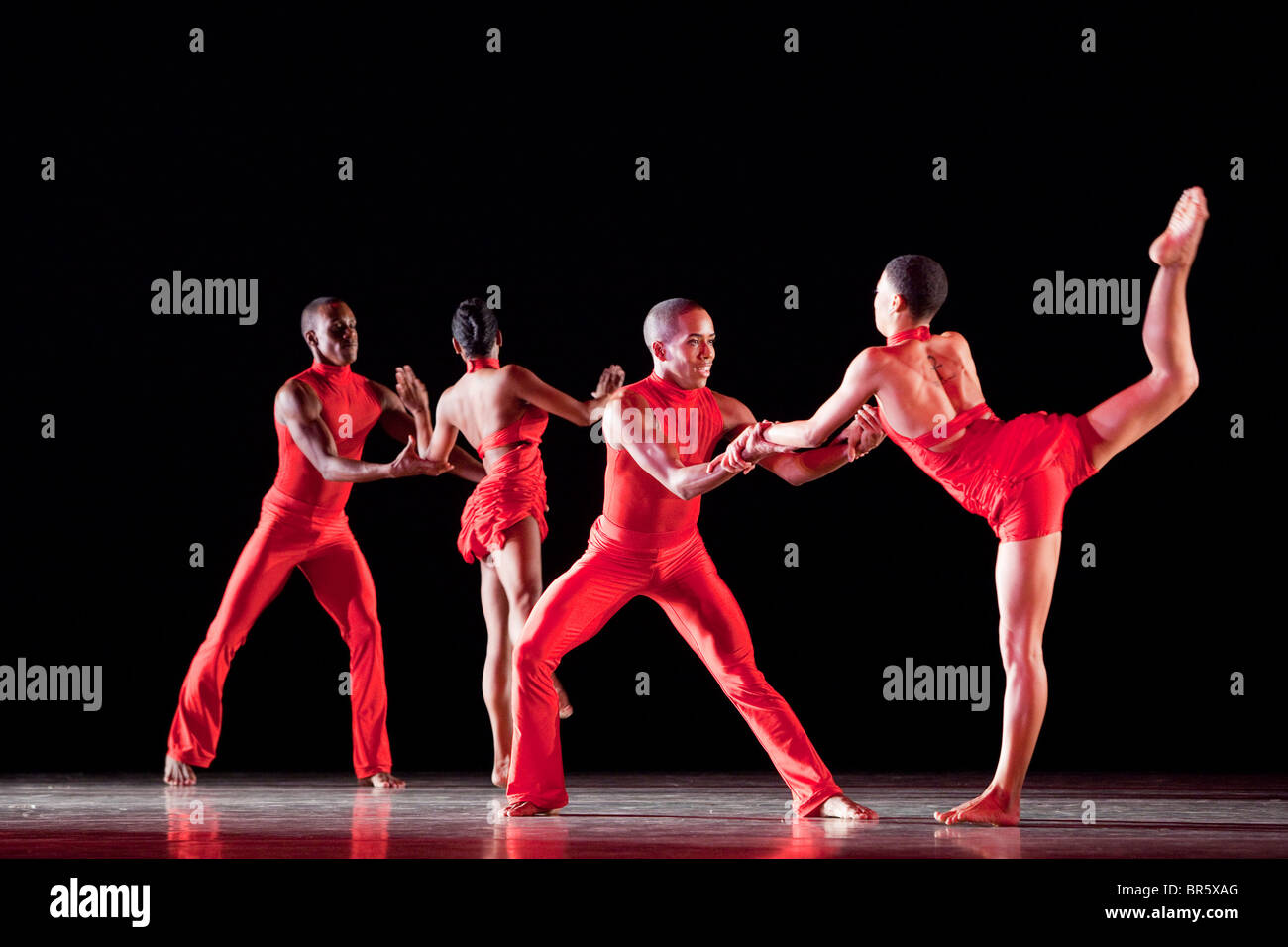 Modern dancers alvin ailey hi-res stock photography and images - Alamy