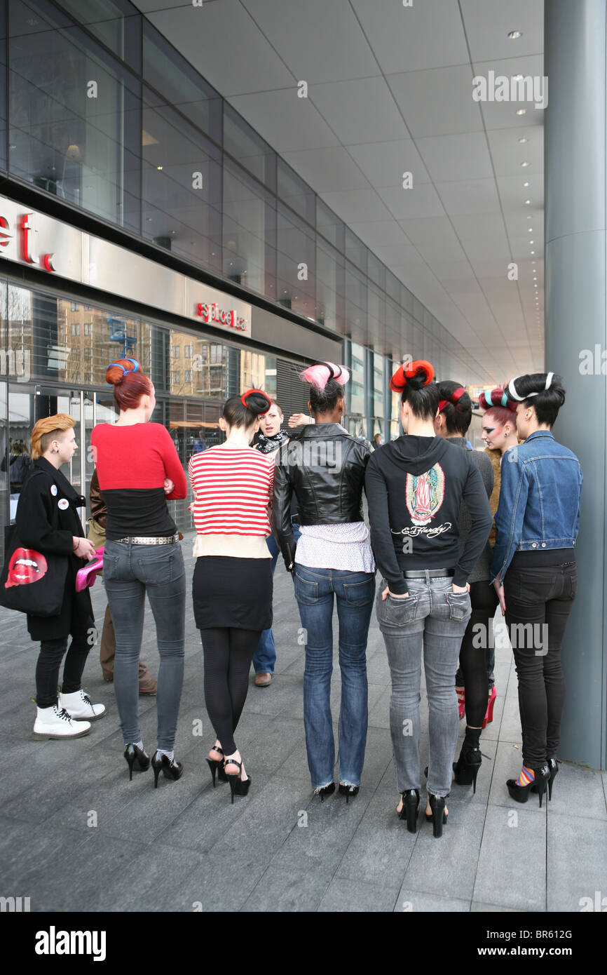 Fashion show backstage model female hi-res stock photography and images ...
