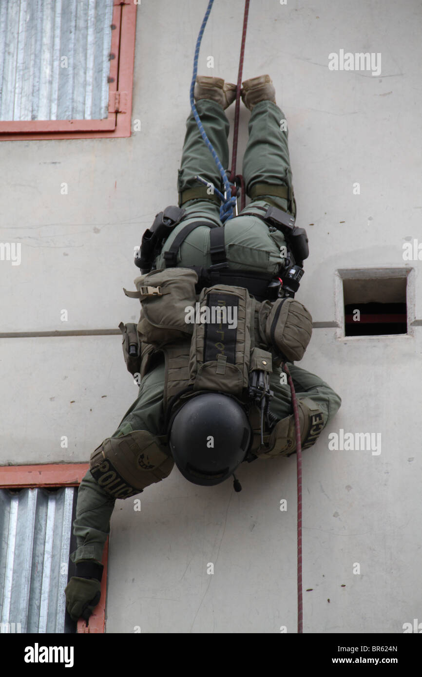 Tactical police hi-res stock photography and images - Alamy