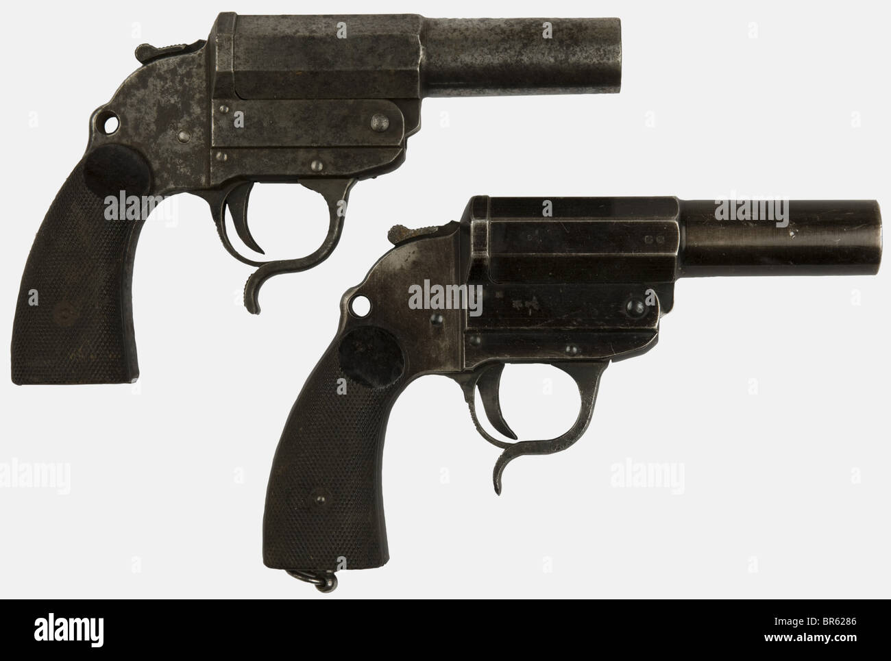 Flare pistols hi-res stock photography and images - Alamy