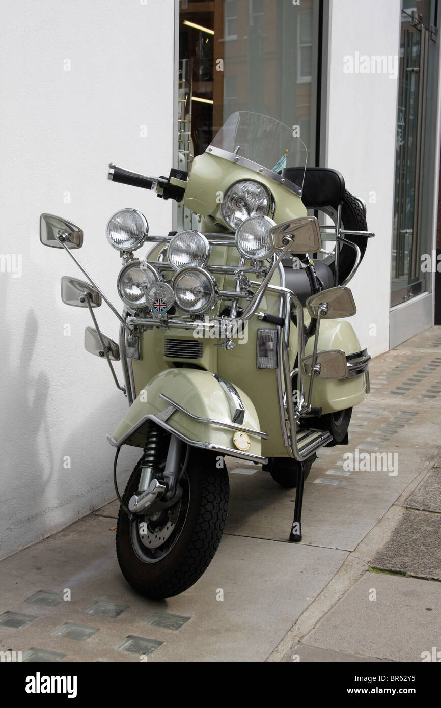 Mod scooter vespa hi-res stock photography and images - Alamy