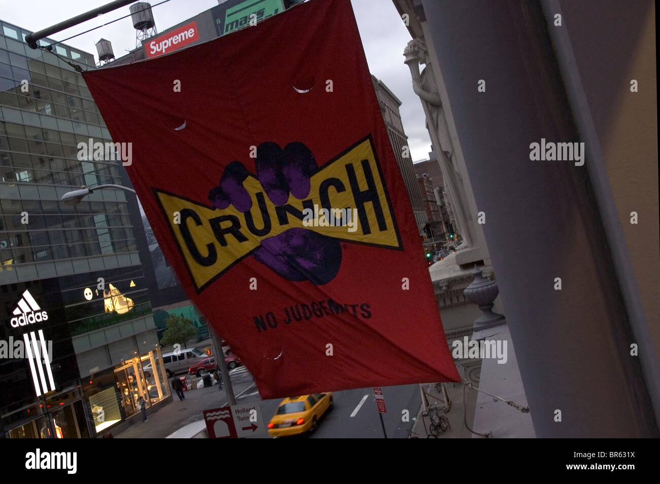 Crunch gym logo hi-res stock photography and images - Alamy