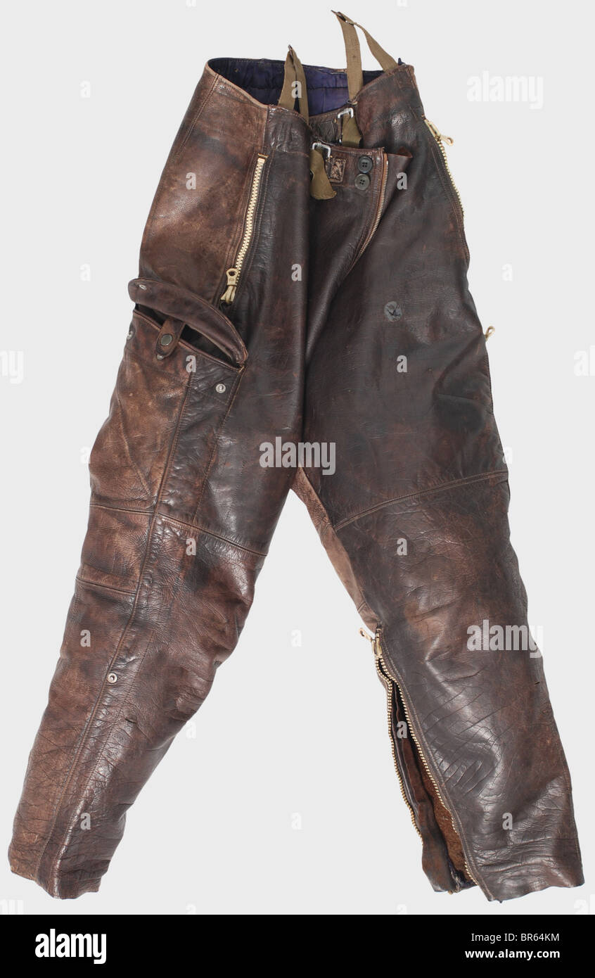 A special winter flying suit for Luftwaffe pilots., A LKp W101 brown ...