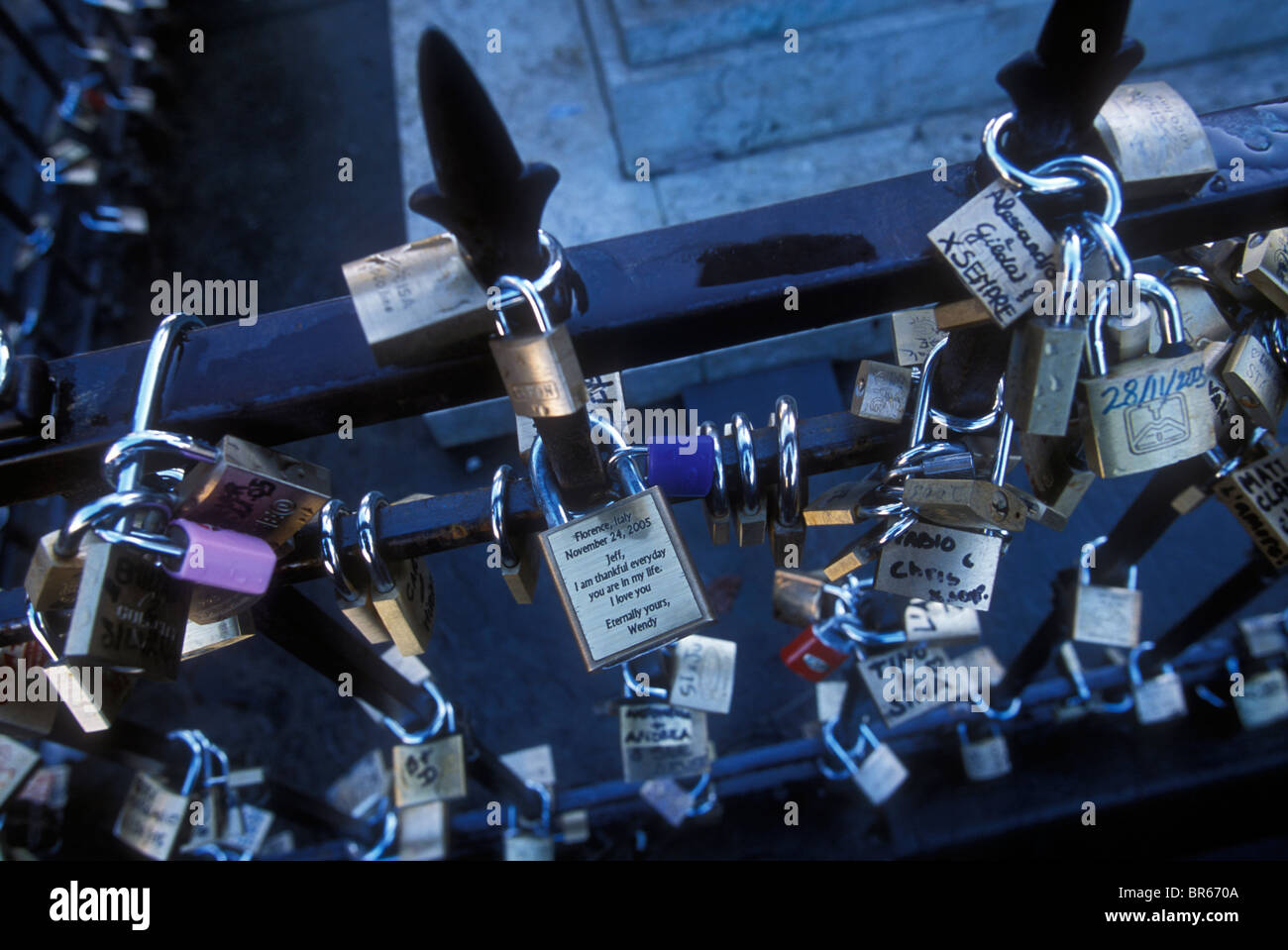 A monument on the Ponte Vecchio where people have affixed locks with ...