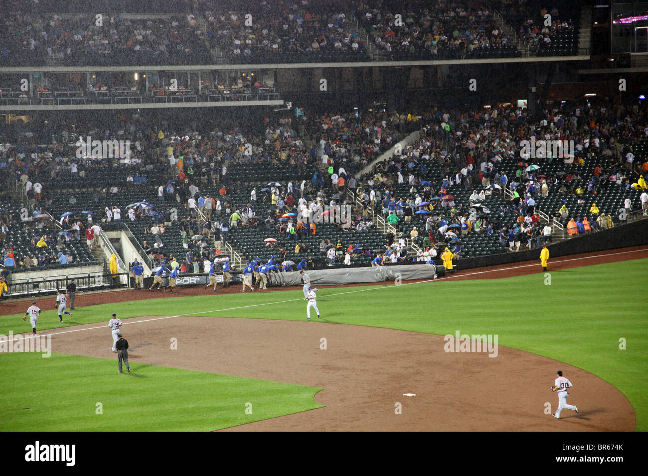 Baseball game and rain hi-res stock photography and images - Alamy