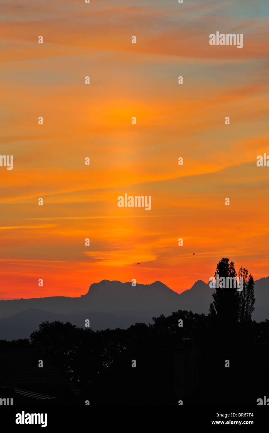 Sunrise dawn optical refraction light hi-res stock photography and ...