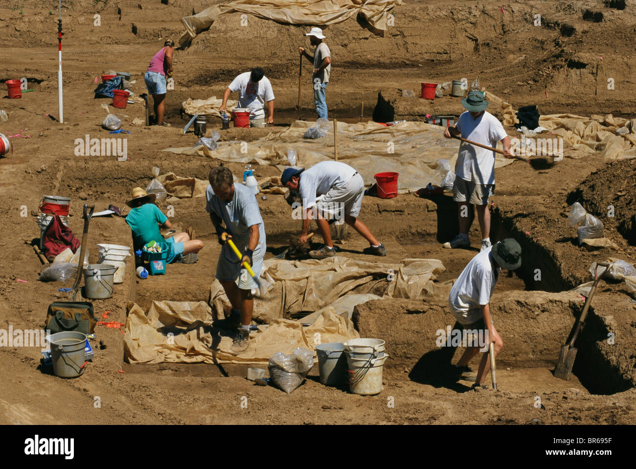 Archeologists dig at Big Eddy southwestern MO Stock Photo - Alamy