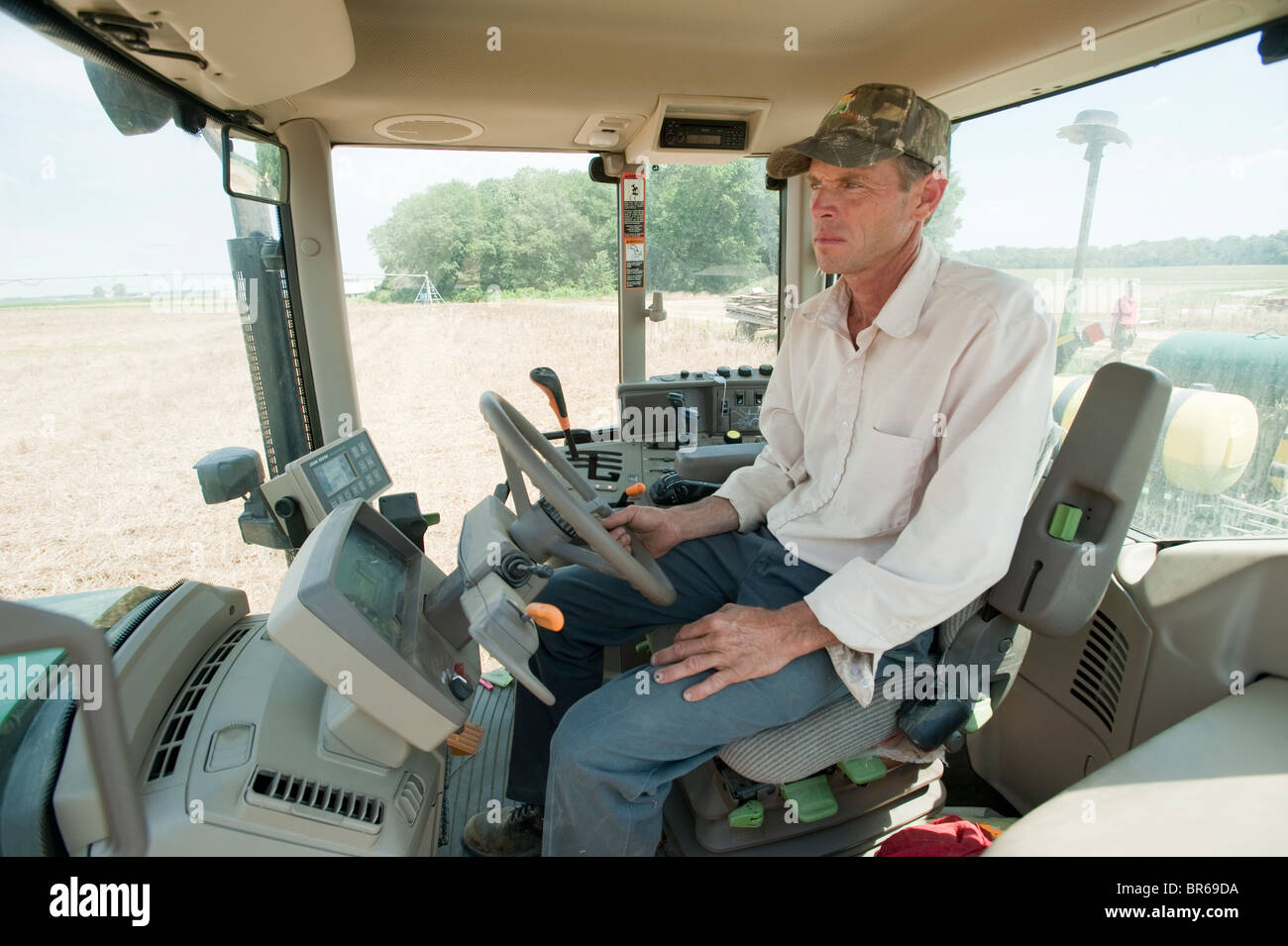 Planting drive hi-res stock photography and images - Alamy