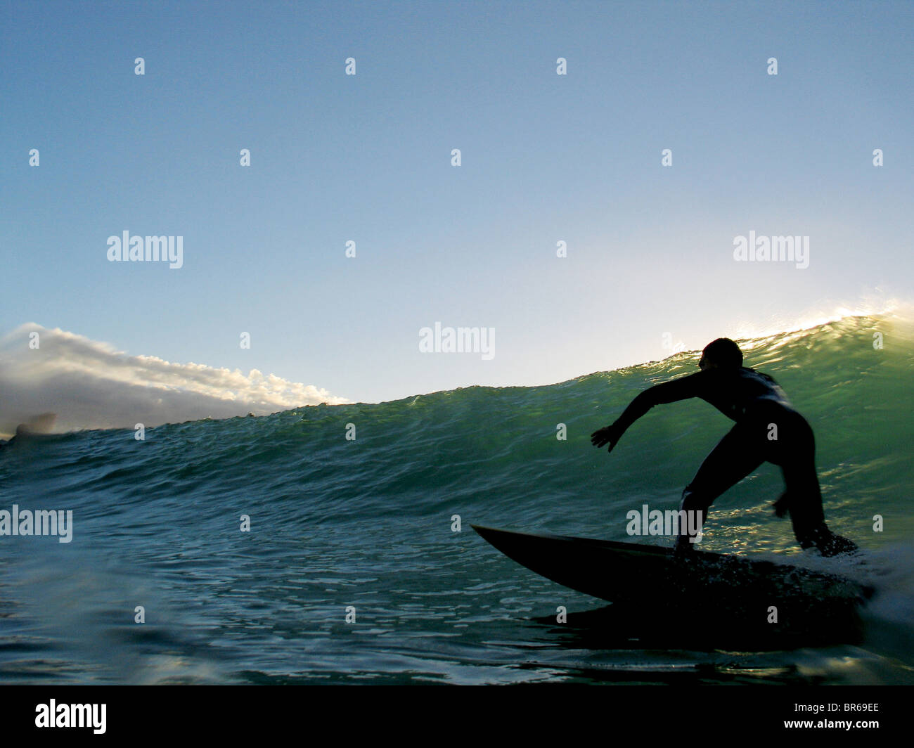 Carving a wave hi-res stock photography and images - Alamy