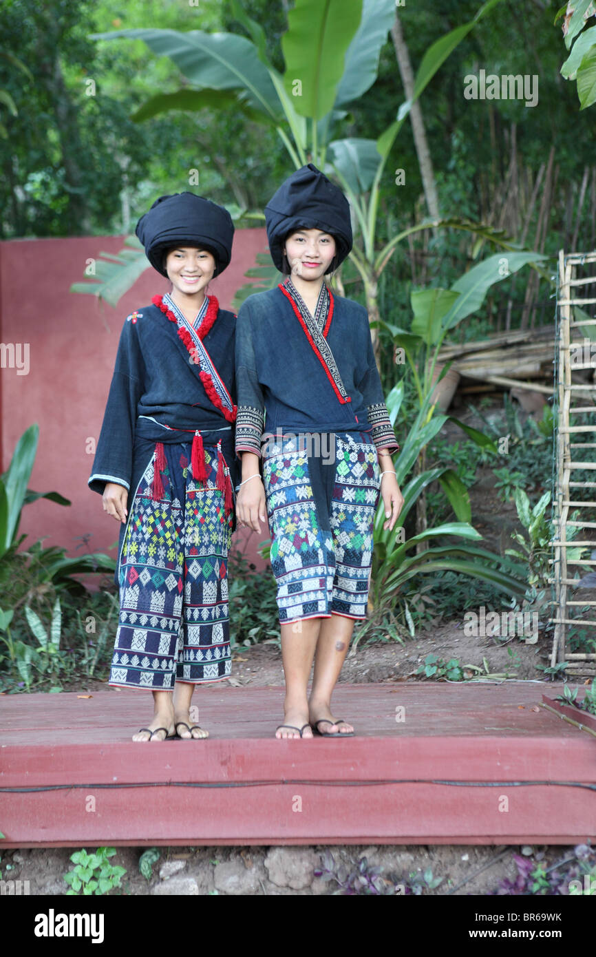 Yao ethnic girls in traditional hi-res stock photography and images - Alamy