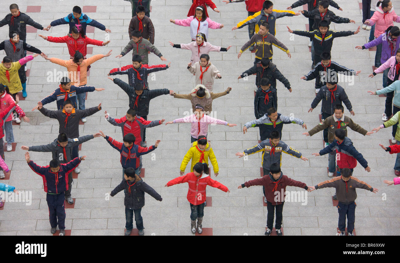 China students exercising hi-res stock photography and images - Alamy