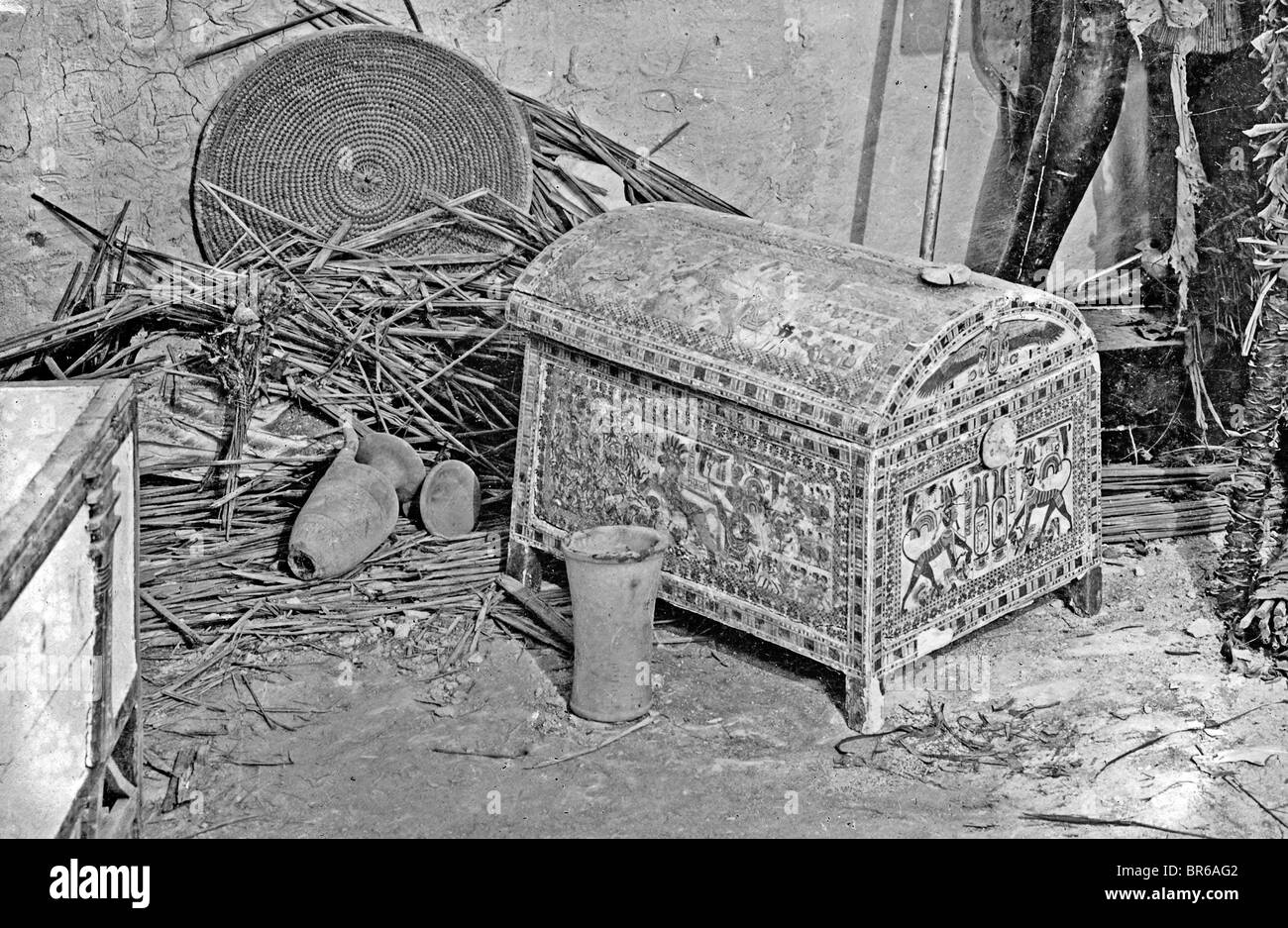 Howard carter tutankhamun tomb Black and White Stock Photos & Images ...