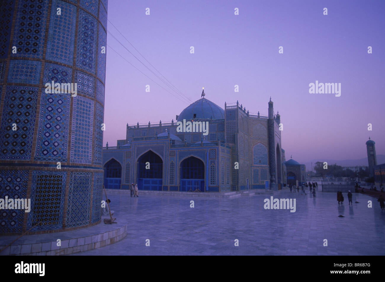Afghanistan mazar i sharif shrine hazrat ali hi-res stock photography ...