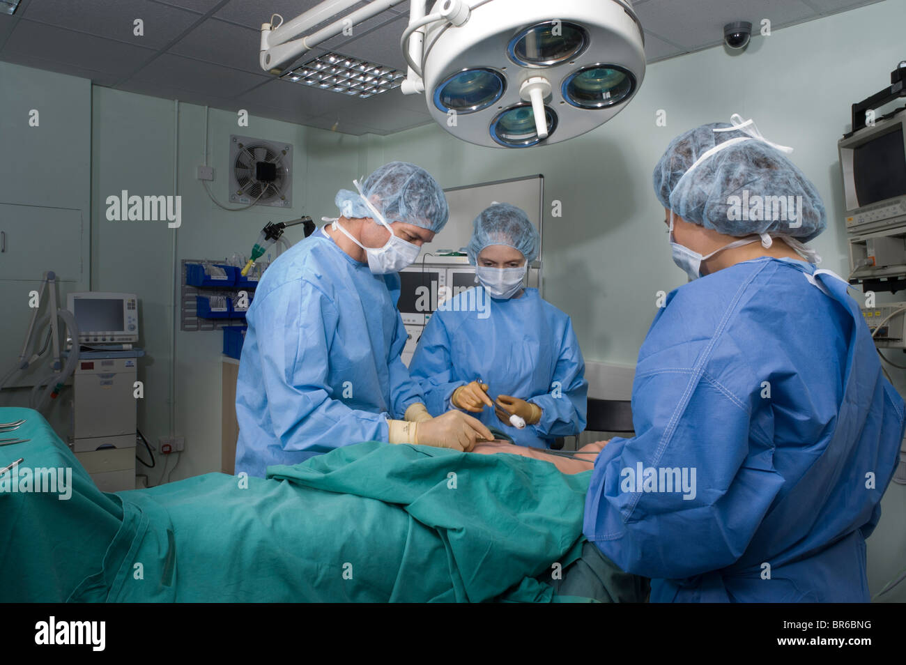 Operating theatre nhs hospital hi-res stock photography and images - Alamy