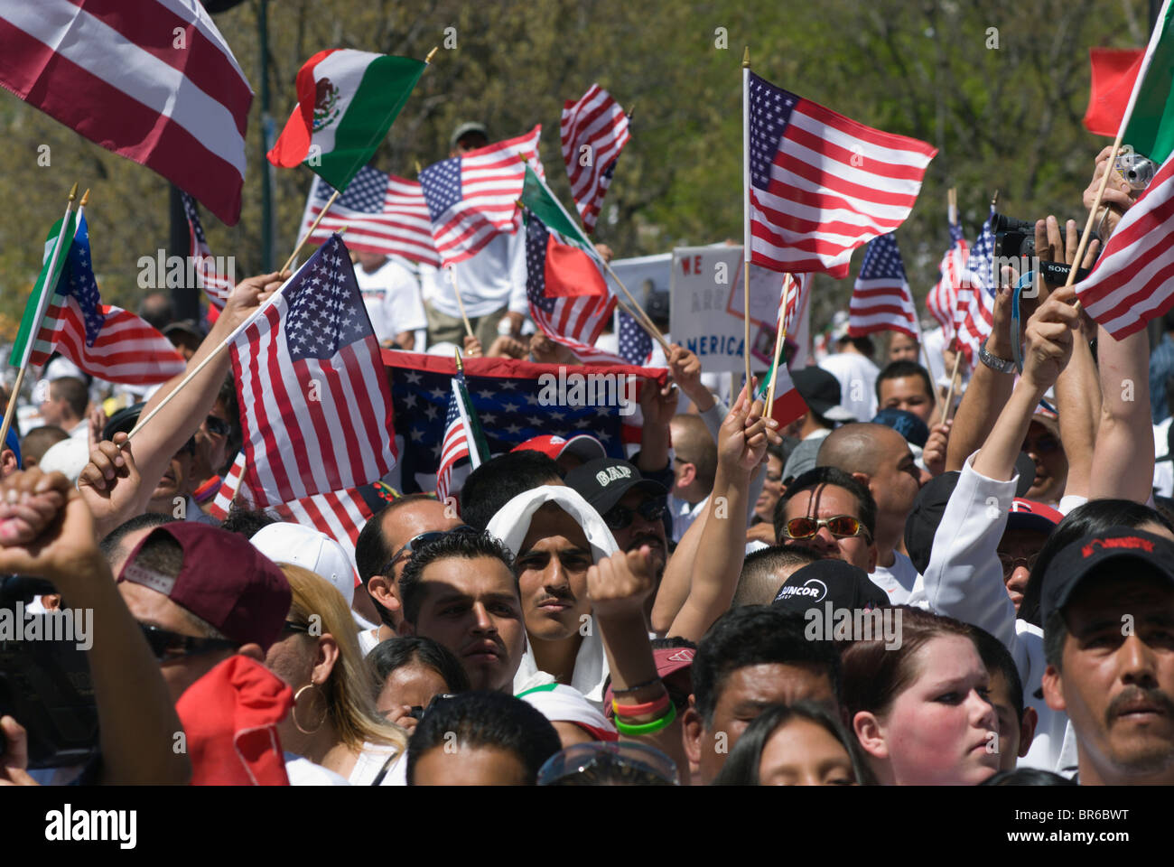 Mexican Wave Crowd Stock Photos & Mexican Wave Crowd Stock Images - Alamy