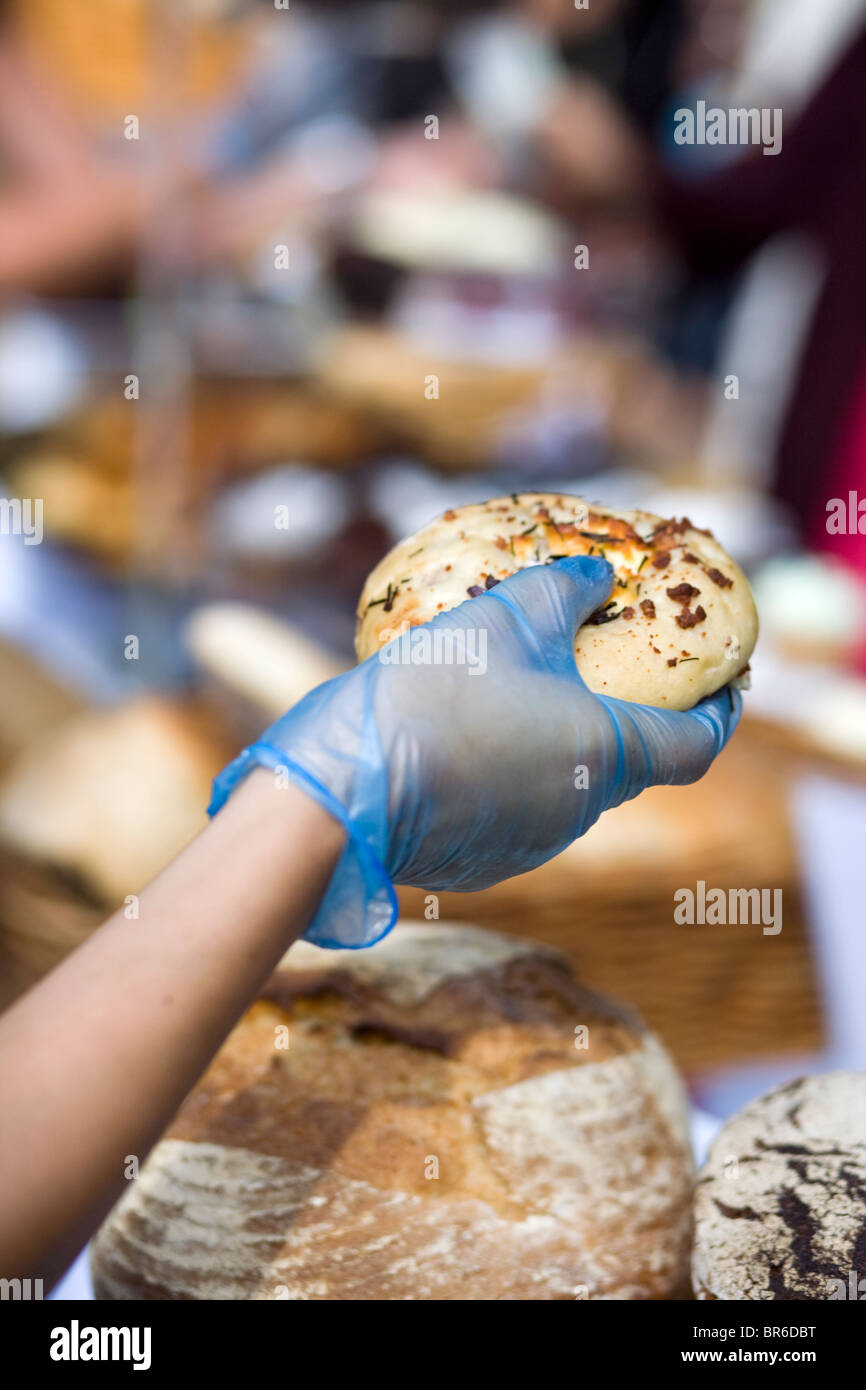Market stall bread sell selling hi-res stock photography and images - Alamy