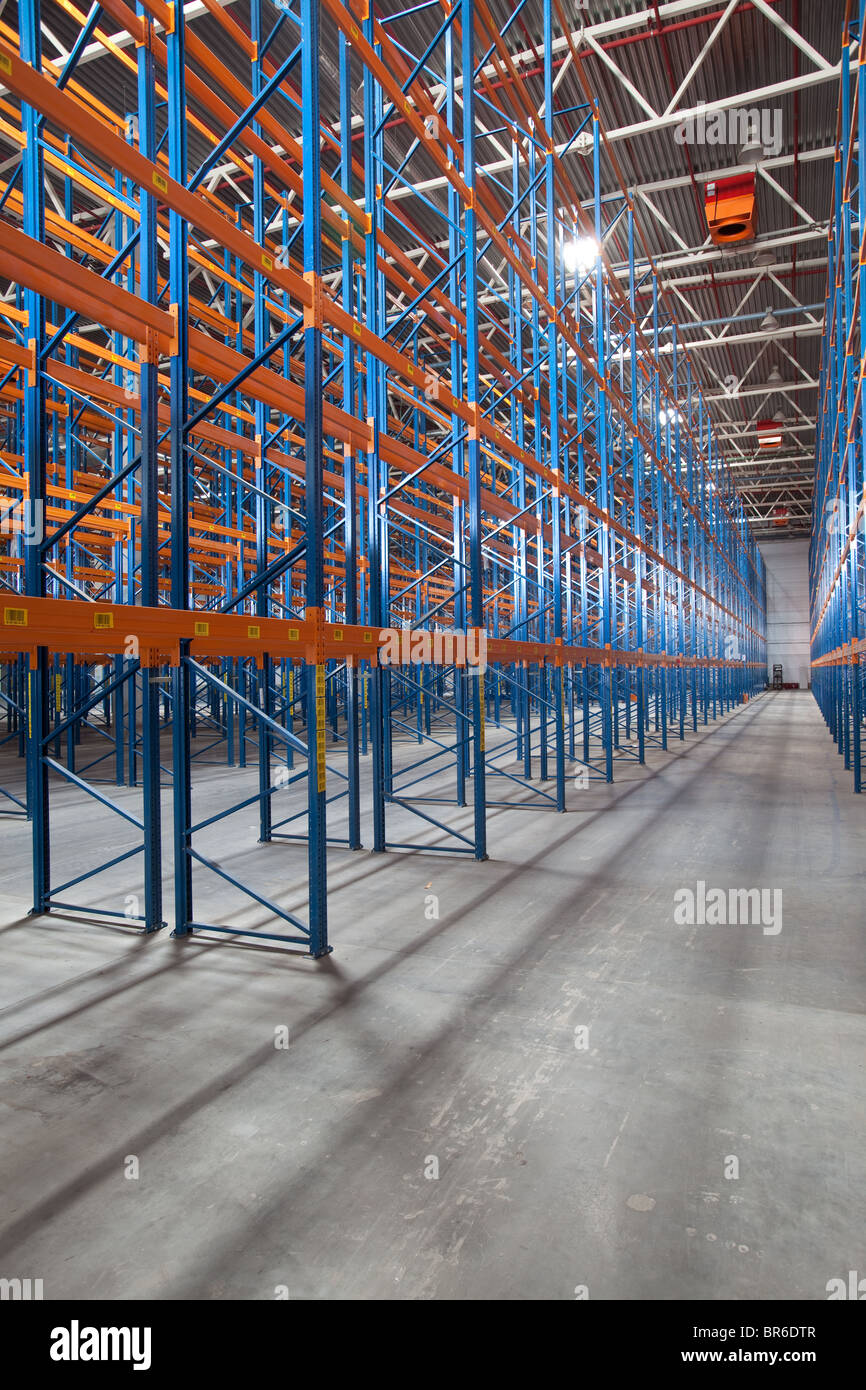 Interior of a modern warehouse, clean and empty Stock Photo - Alamy