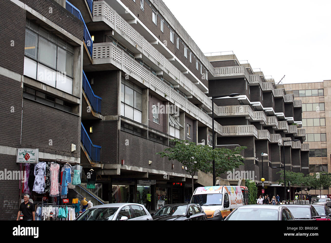 Middlesex Street Estate, (Petticoat Lane), London Stock Photo - Alamy