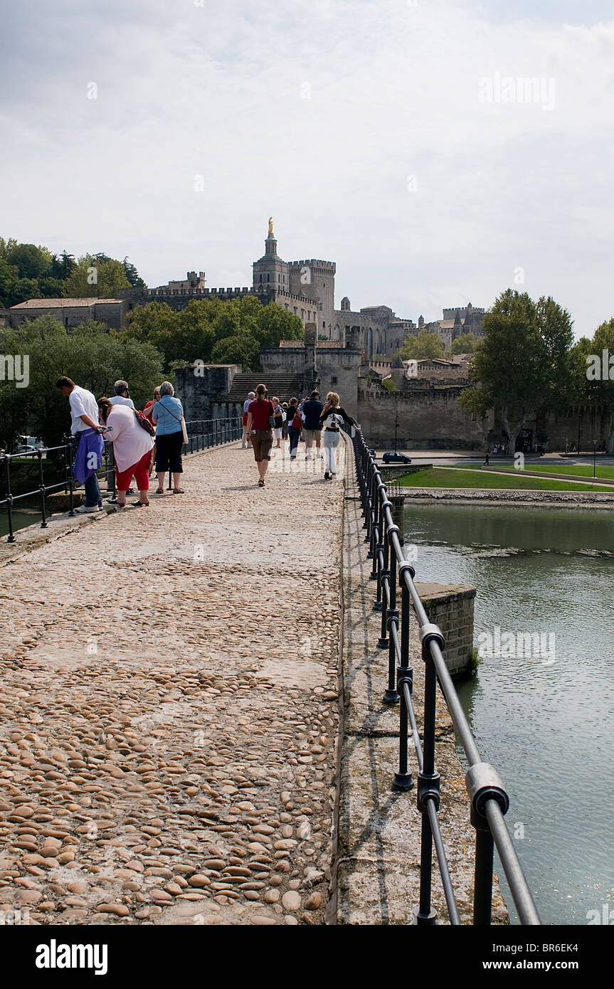 The Avignon bridge ( le ponte de Avignon Stock Photo - Alamy