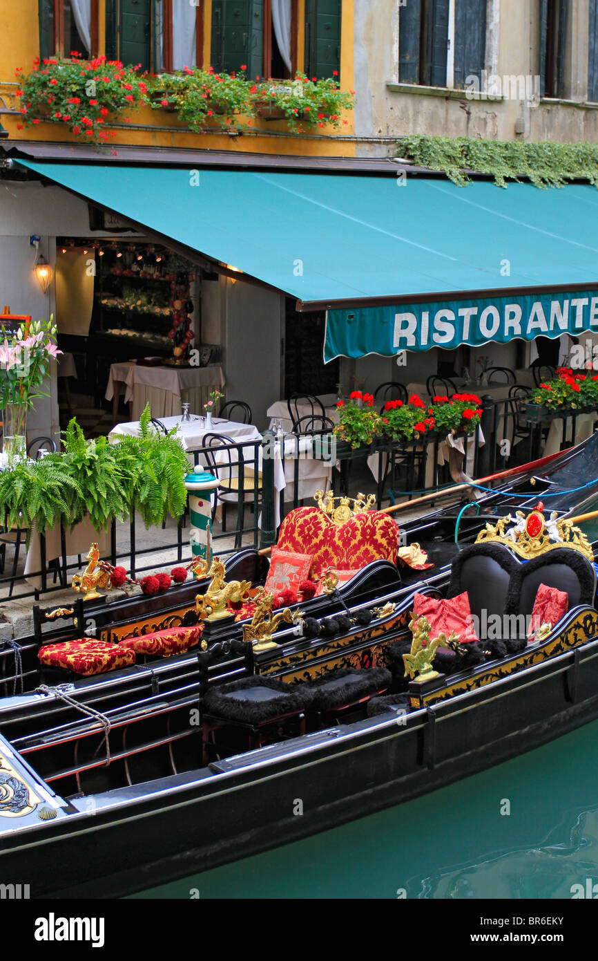 Venice restaurant water canal hi-res stock photography and images - Alamy