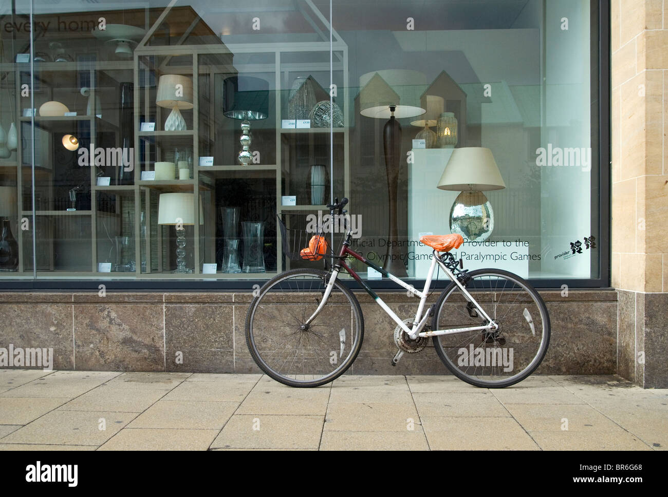 Bicycle shop window hi-res stock photography and images - Alamy