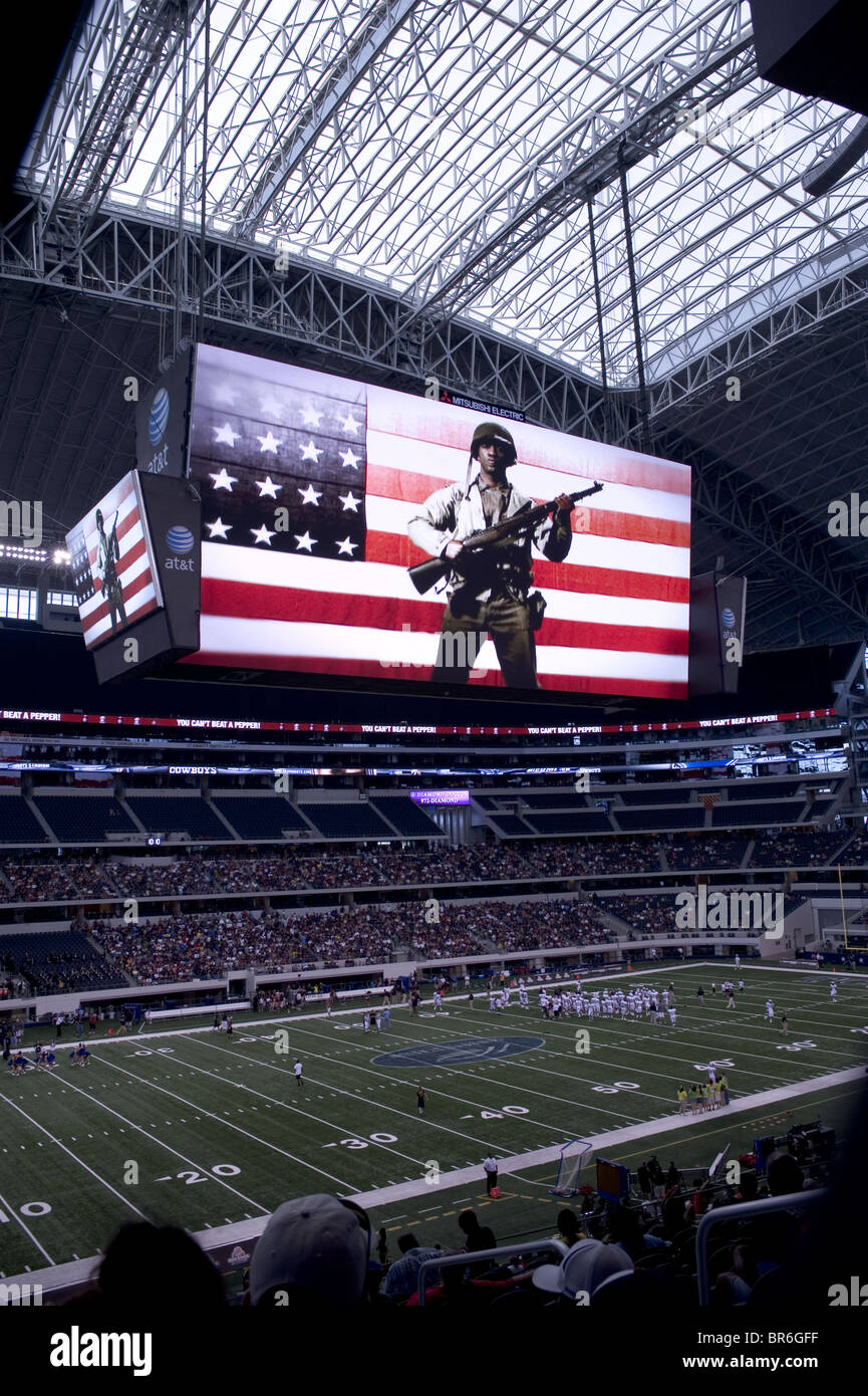 Soldier field football stadium hi-res stock photography and images - Alamy