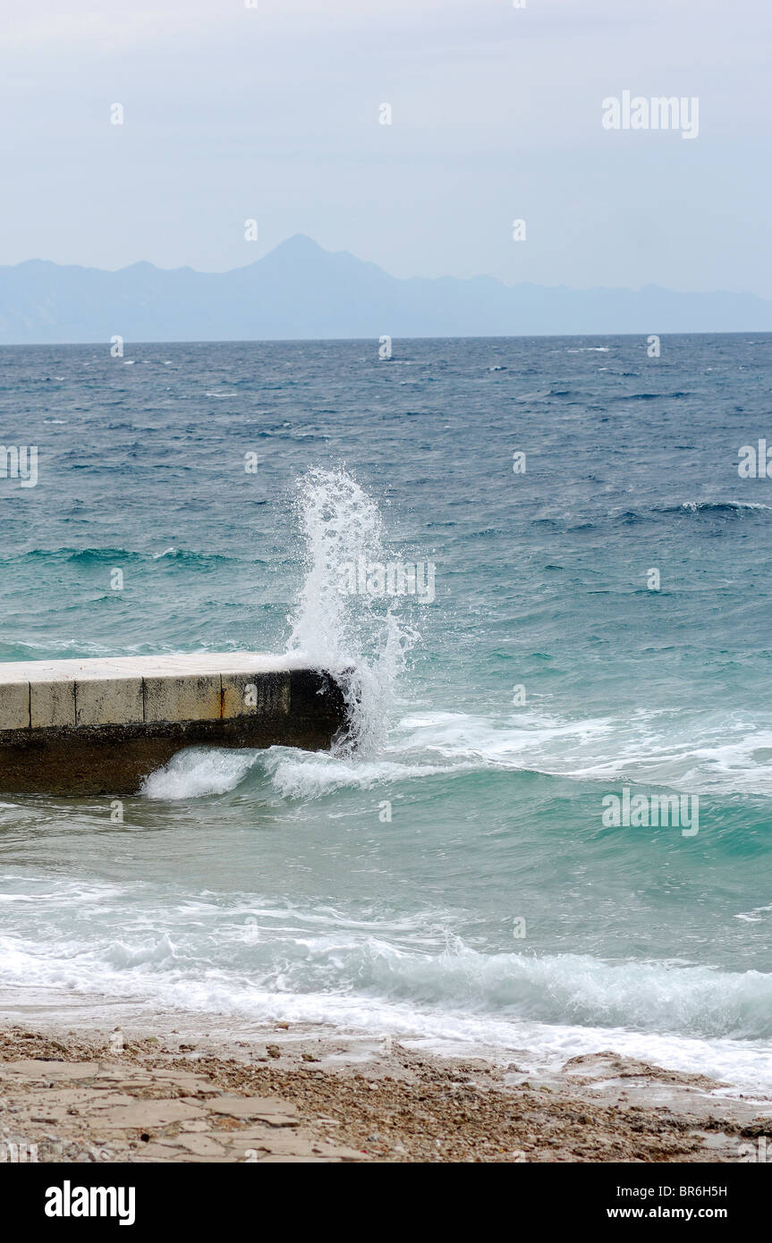 Whitecap wave hi-res stock photography and images - Alamy