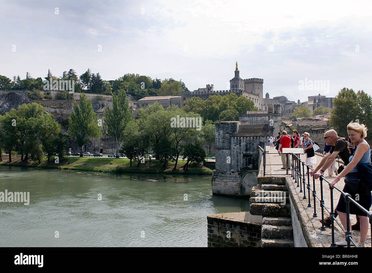 The Avignon bridge ( le ponte de Avignon Stock Photo - Alamy