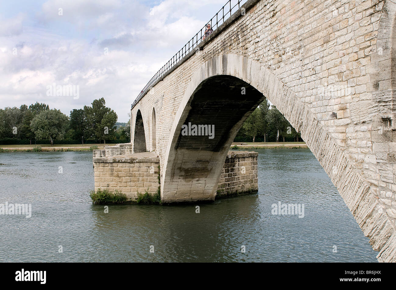 The Avignon bridge ( le ponte de Avignon Stock Photo - Alamy